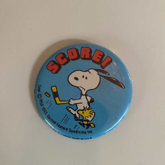 United Features Syndicate | Other | Snoopy And Woodstock Playing Hockey ...